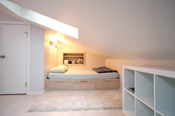 Modern Studio Loft - Austin, TX