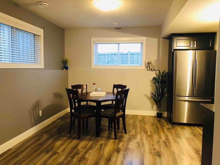 ⭐️⭐️⭐️⭐️⭐️The Tired Traveller's Inn - Grande Prairie
