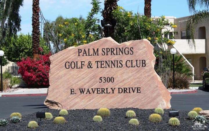 Charming Palm Springs Condo For All Snow Birds - Palm Springs, CA