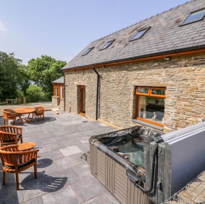 Perfect Holiday Base In West Wales With Hot Tub - Lampeter