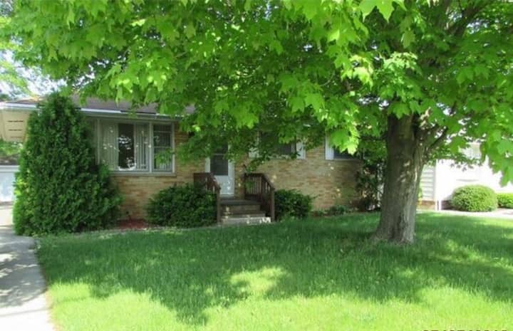 Beautiful Rental By Airports - Northfield, OH