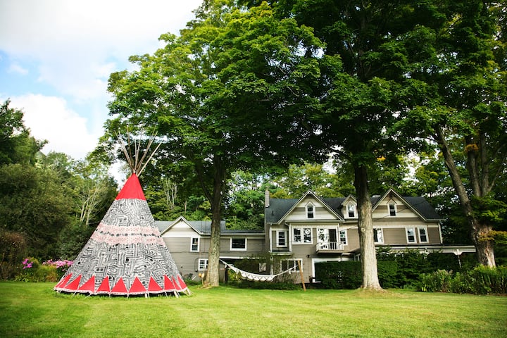 Beautiful Modern Victorian Upstate Home - Phoenicia, NY