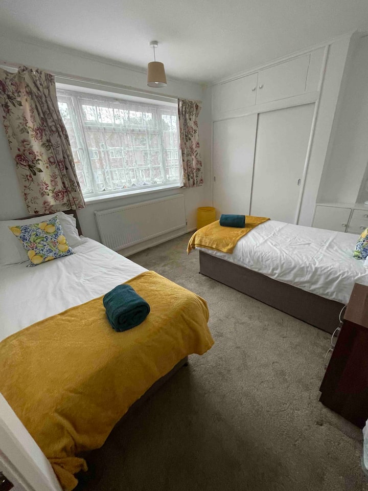 Wardown Place - 3 Bed House With  Private Parking - Luton