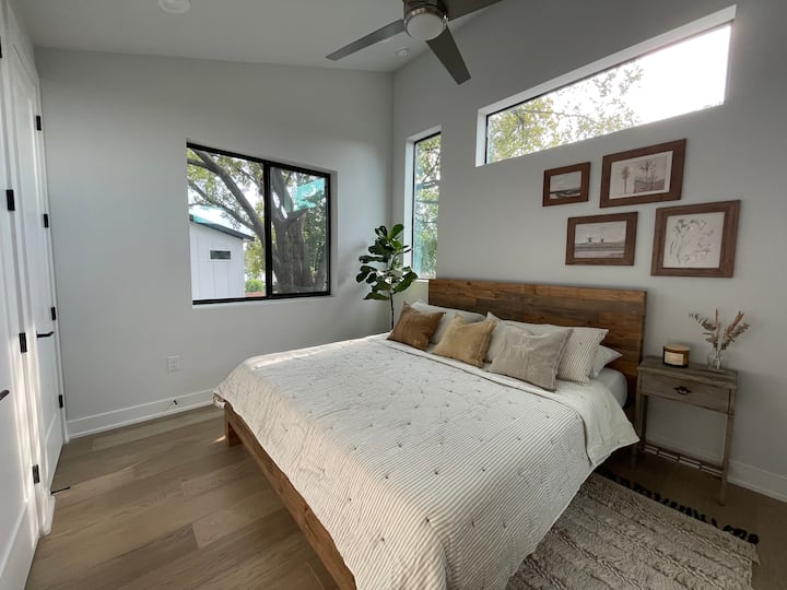 Cozy 2-bedroom House Retreat | Prime Location - Austin, TX