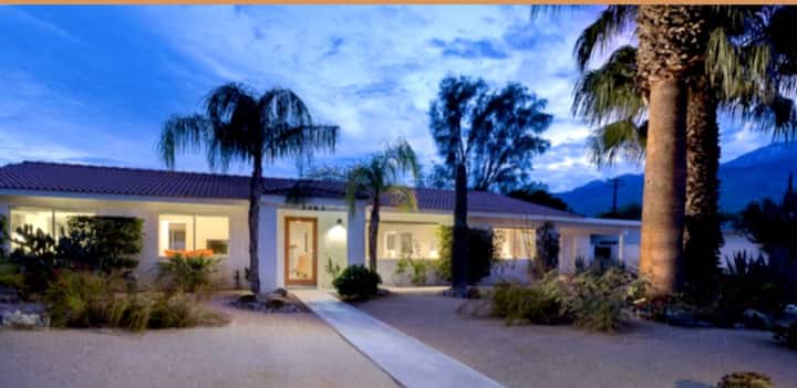 Casa Jeh.... A Palm Springs Dream Home Getaway... - Palm Springs