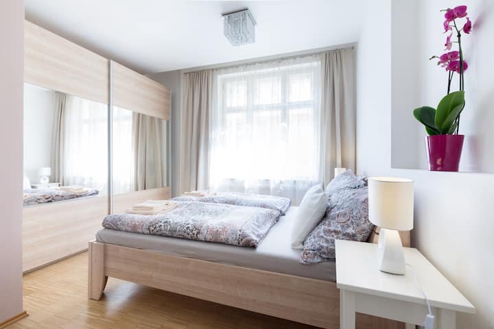 Centrally Located Quiet And Comfortable Apartment - Prague