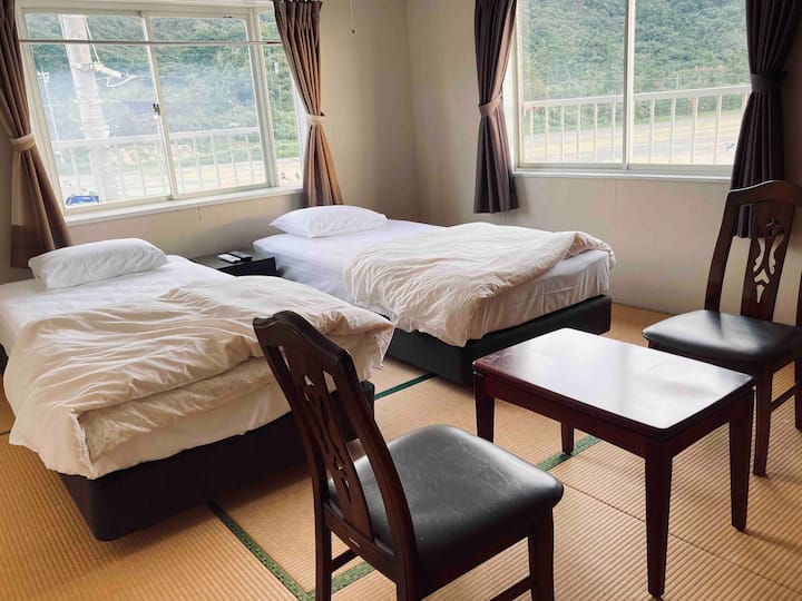 目の前に広がる海。潮風と波の音が癒しの時間を与えてくれます。 - Niigata
