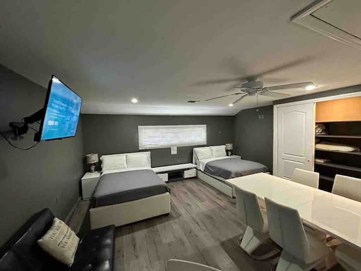 Studio, 15 Min From Disneyland. - Irvine, CA