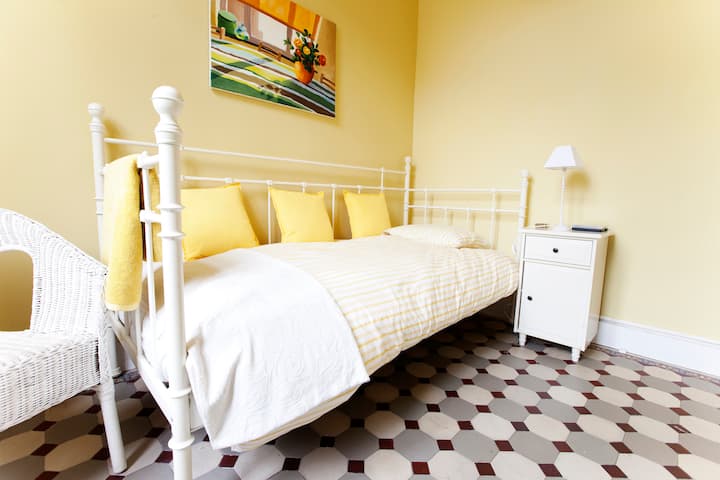Nice small B&B single room, private bathroom - Apartments for Rent in ...