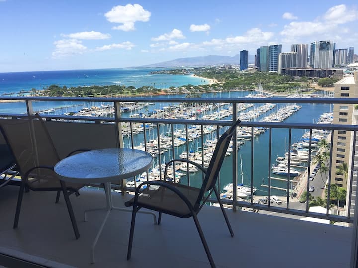 Beachfront Direct Ocean Views, 21st Fl At Ilikai - Honolulu