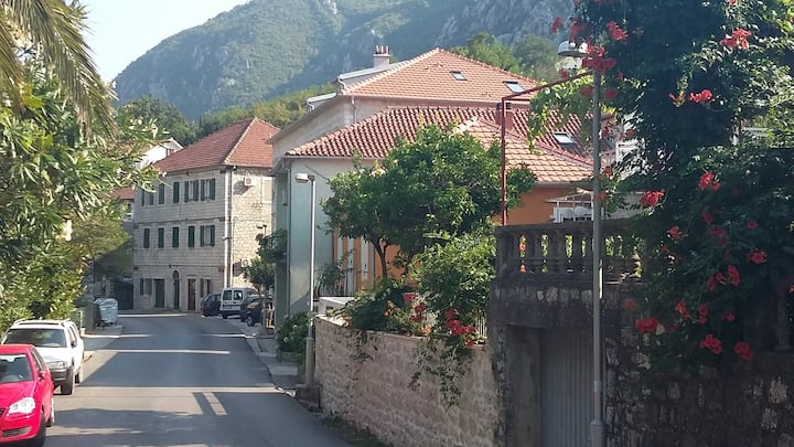 Waterfront Stone House Studio - Kotor