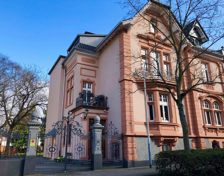 Room&bath*private Entrance*parking*teslawallbox* - Frankfurt