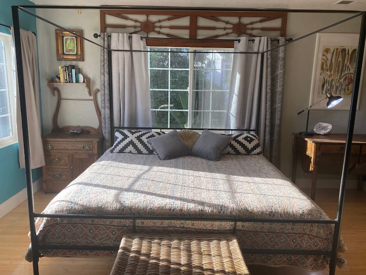 Spacious East Bay Home With Copper Tub & Garden - Berkeley, CA