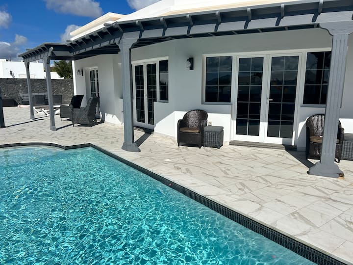 Touch Of Class - Beautiful Holiday Home - Puerto del Carmen