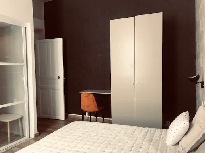 Le Patio Des Arts J’ai 2 Ch. Prix Affiché Pr 1 Ch - Béziers