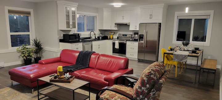 Beautiful, Bright, Centrally Located Basementsuite - Victoria