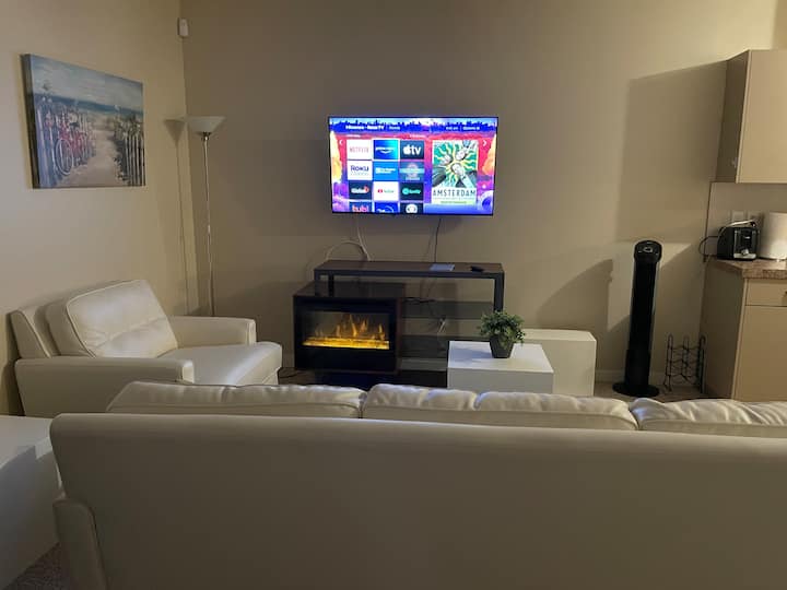Family Friendly 2 Br/1 Bathroom Suite In Regina Sk - Regina