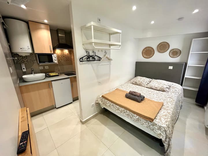1 Estudio Nuevo Con Cocina. Frente Al Metro 313 - Esplugues de Llobregat