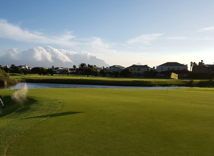 Sunset Links Golf Estate, Apartment#1 On 10th Hole - Cape Town