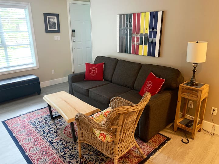 A Home Away From Home Located In Walking Distance To Everything! - British Columbia