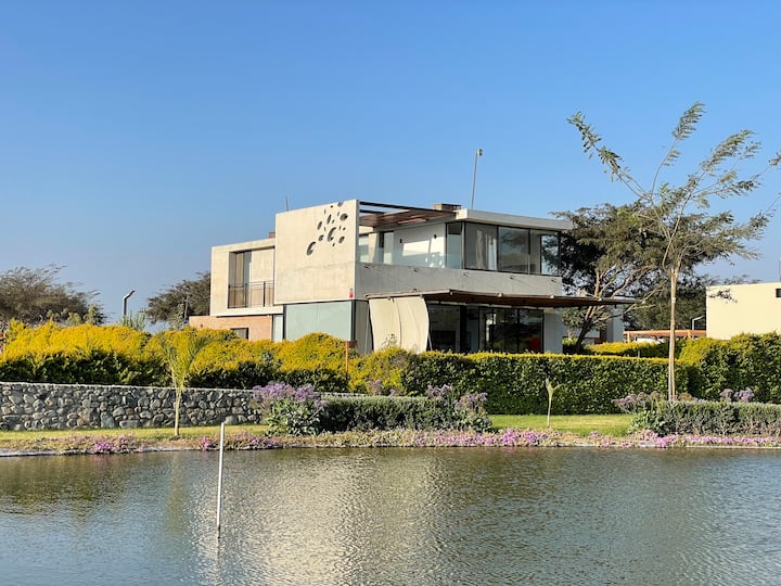 Casa Con Vista Al Lago, Juegos Y Piscina - Ica