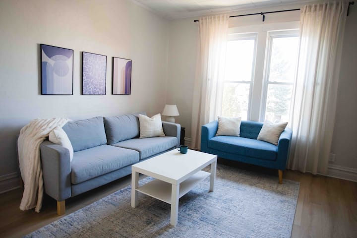 Cozy 2 Br Home Near Downtown & Wrigley Field - Columbia Beach, IL