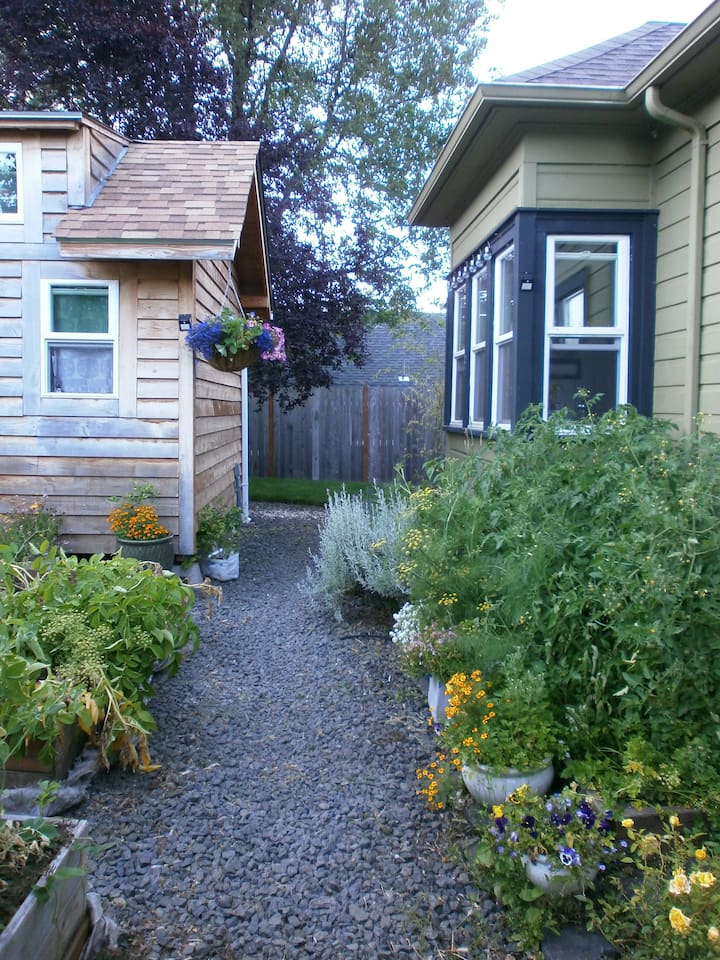 Cute, Cozy Tiny Home, Near U Of O - Springfield, OR