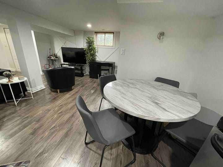 Hidden Gem, Clean 1 Bdr, Charming Neighbourhood ! - Gatineau