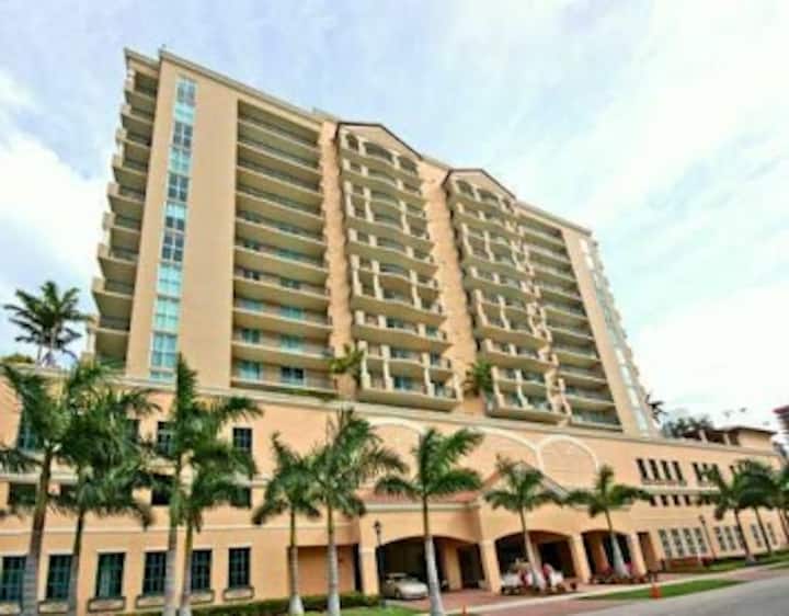 Apt 3/2 Deluxe D08 1/2 Block On The Beachstr-01204 - Sunny Isles Beach, FL