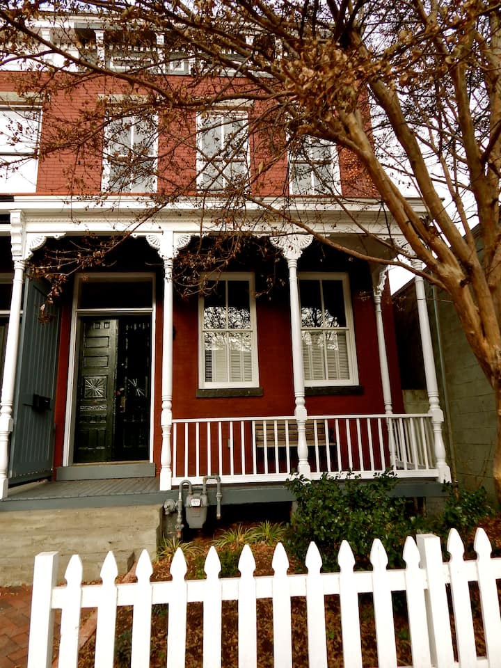 Charming Downtown Victorian House - 리치먼드