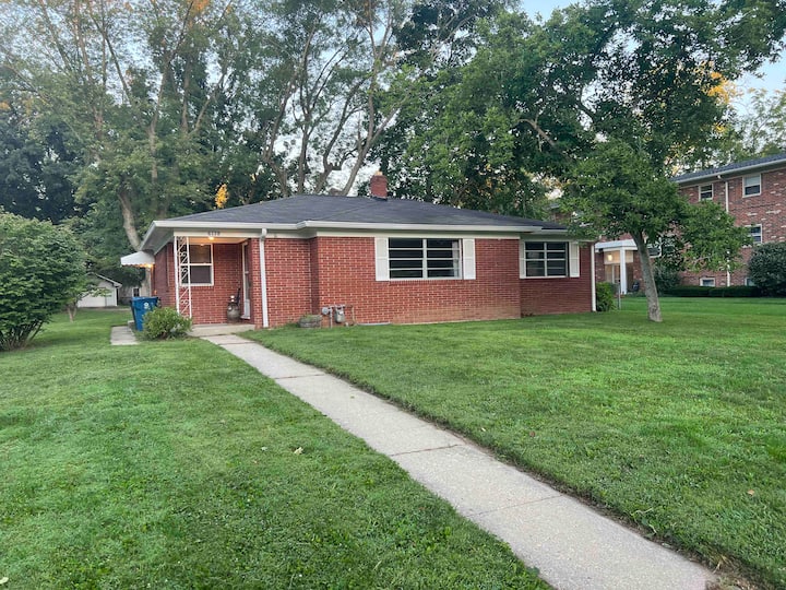 3 Bedroom House - 1 Block From Broad Ripple Ave - 인디애나폴리스