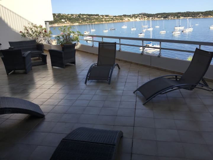 Rare:bandol Face à La Mer,f4 Avec Terrasse De 80m2 - Sanary-sur-Mer