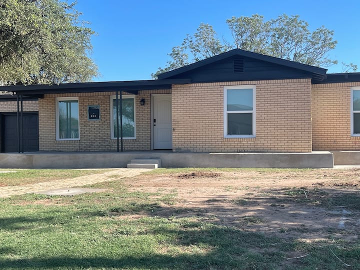 Tennessee House W/ Smart Tv In Each Room - Midland, TX