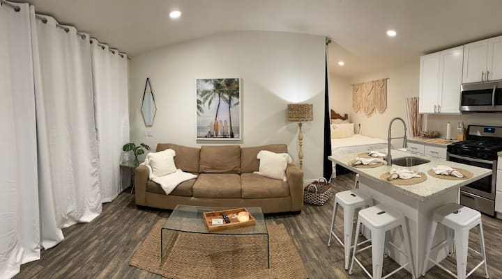 Riverside Pool House Studio/full Kitchen Pool View - Riverside, CA