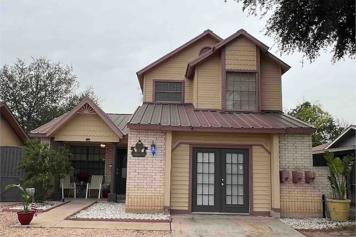 Relaxing And Quiet Centralized Home - Laredo, TX