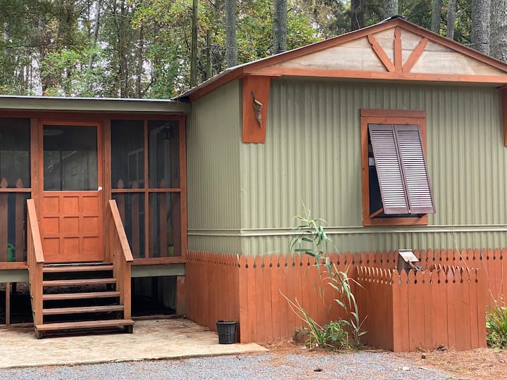 Green Cabin At Riverview Campground - Cedar Lake, Union Grove
