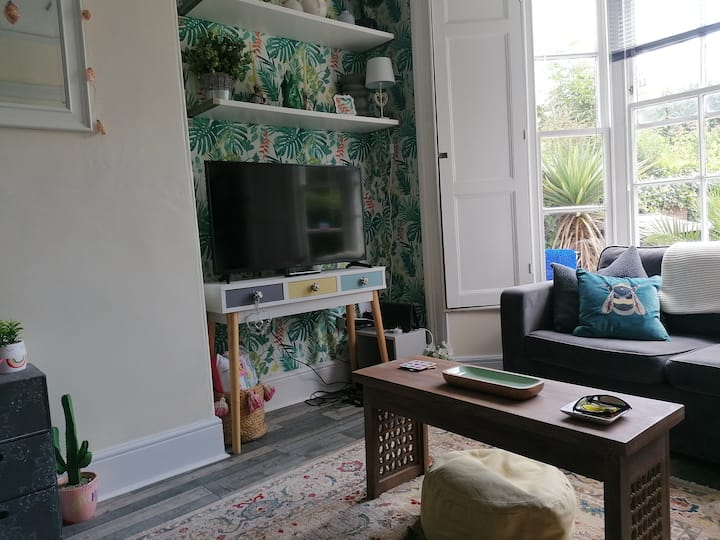 Fantastic Location!  Lovely Walks, Long Stays 
Etc - Taunton