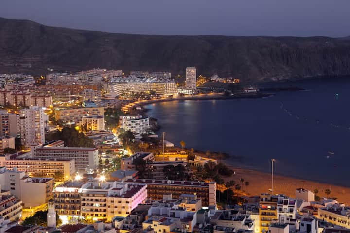 Cute 2-bedroom Apt Right On Los Cristianos Beach - Playa de las Américas