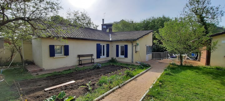 Maison Independante En Bord De Rivière Au Centre Ville. - Évreux