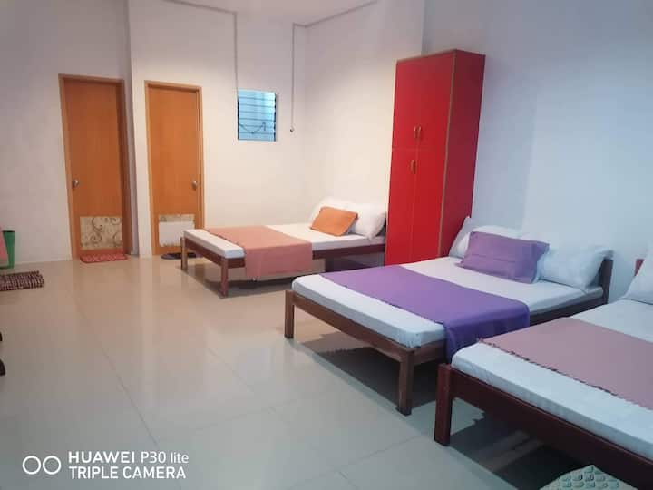 J13 - Lovely Barkada Room Good For 10 Pax - Liloan