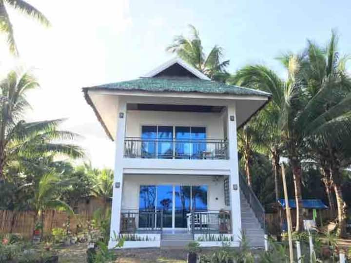 Nanay’s Beach House & Gardens (Penthouse) - Narra