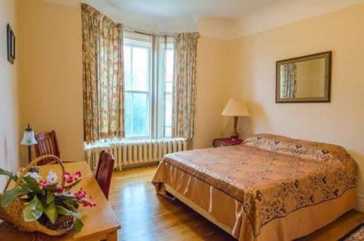 Beautifully Furnished Executive Main Floor Apt - Saint John, Nova Brunsvic, Canada