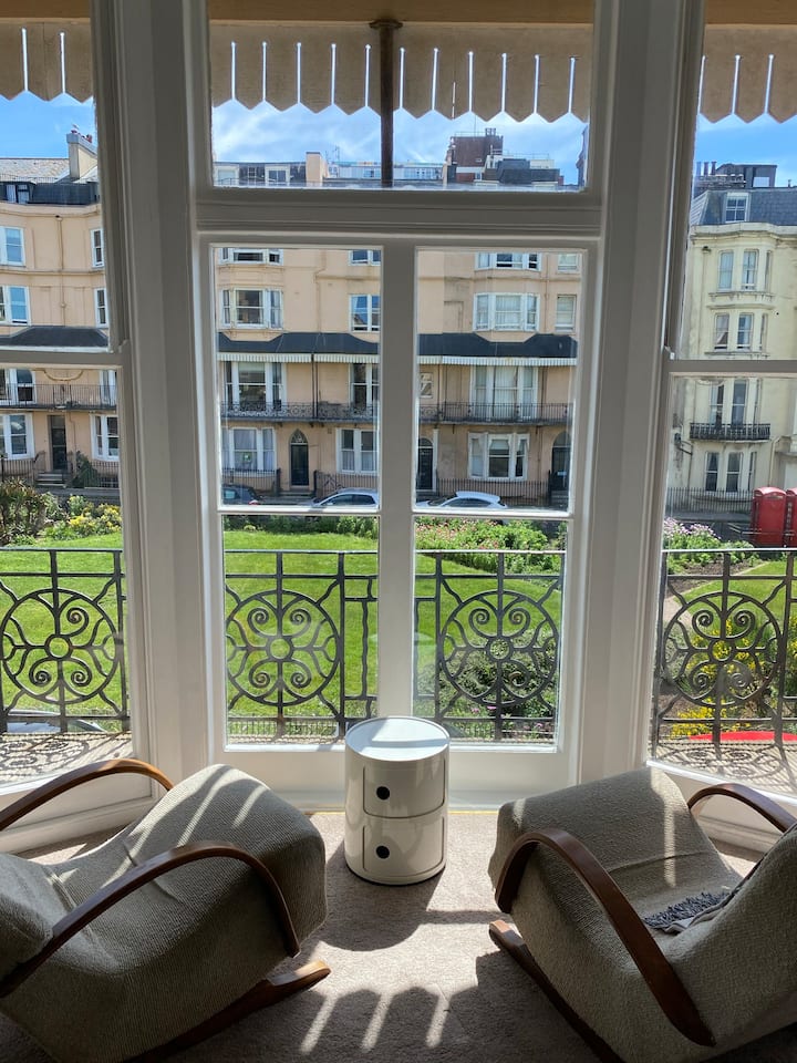 Perfect Location With Sea View On A Beautiful Sq - Brighton