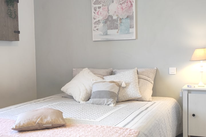 Chambre Du Vignoble Avec Salle De Bain Privée - Castillon-la-Bataille