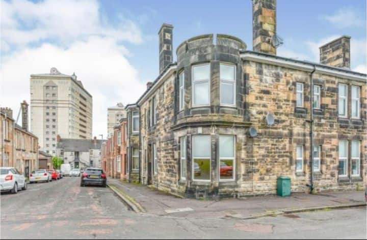 Ground Floor Flat With Free On Road Parking - Motherwell