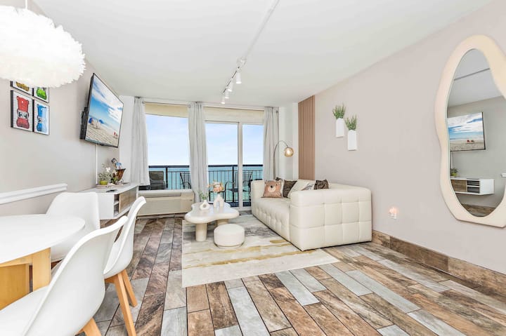 Newly Renovated Oceanfront Condo In Myrtle Beach - Myrtle Beach, SC