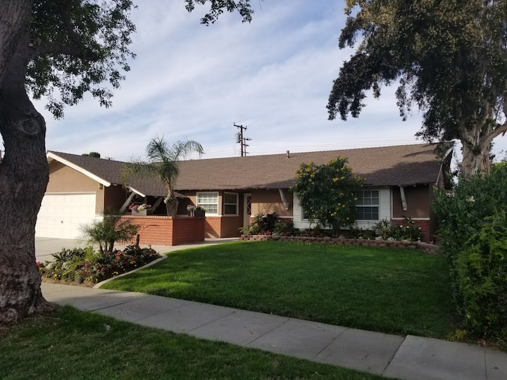 Dunton Abbey. Perfect Vacation House For Families - Orange, CA