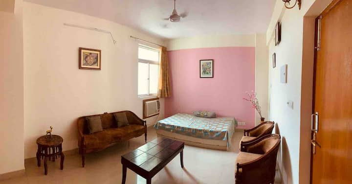 Home Away From घर/ Homestay Near Delhi Airport - Delhi