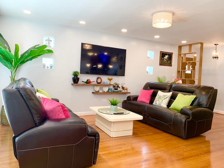 Luxury House 6bed/2.5bath/4parking Close To Lake - Chicago, IL