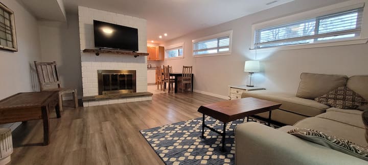 Nomads Retreat!                 
Licence# 00107880 - Duncan